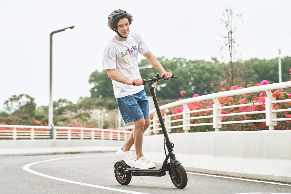 Best DGT Approved Electric Scooters in Spain: Featuring the iScooter i ...